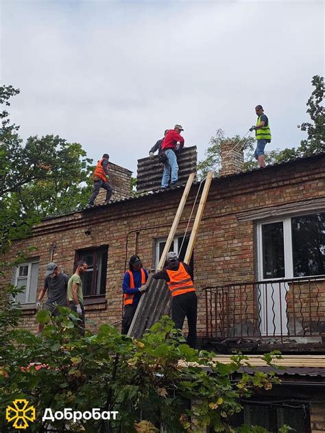 Волонтери відбудовують будинок в Ірпені ФОТО Вечірній Київ