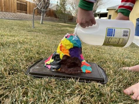 Easy Science How To Make A Volcano Weird Unsocialized Homebabeers