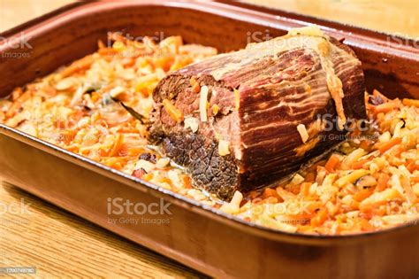 야채와 구운 쇠고기 고기 당근 셀러리 파슬리 요리 팬에 수제 트래디션 체코 음식 Svickova 쇠고기와 야채 소스를 Prepraring 0명에 대한 스톡 사진 및 기타