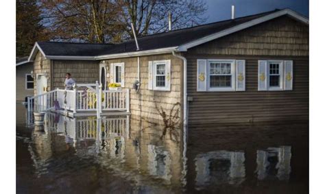 Thousands Evacuate Due To Historic Mid Michigan Flooding