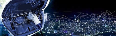 전기 자동차 충전이 가능한 탁 트인 밤의 도시 배경 그린 에너지 기술 전기 자동차 개념 0명에 대한 스톡 사진 및 기타 이미지 0명 개념 개발 Istock