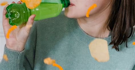 감자칩 건강에 해로운 굶주림 기쁨 녹색 병 단 것 달콤한 도넛 라이프스타일 맛있는 먹음직스러운 빠지다 사탕 상쾌한 설탕 설탕 갈망 수제 간식