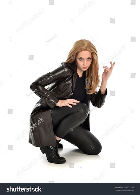 849 Crouching Woman With Reach Out 库存照片、图片和摄影作品 Shutterstock