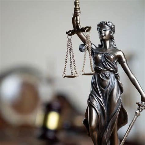 Өмгөөлөл Таньд хууль зүйн асуудал тулгараад хаана хандахаа мэдэхгүй байна уу Тийм бол бидэнд