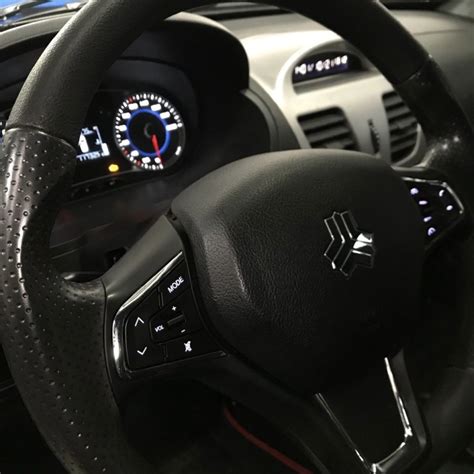 کلید های بکلایت دار غربیلک فرمان نوتاش مناسب خودرو ساینا اتومات و کوییک اتومات گروه صنعتی