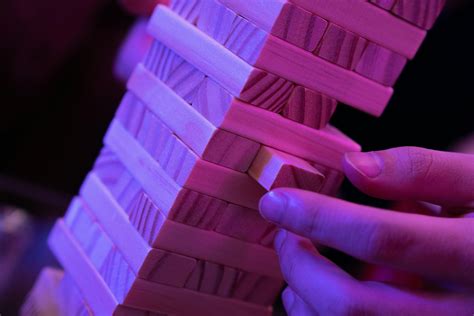 가족 게임 게임 경쟁력 있는 균형 균형 게임 꾸준한 손 나무 나무 쌓기 게임 나무 장난감 나무 조각 나무 탑 놀이 더미 레져 활동 레크리에이션