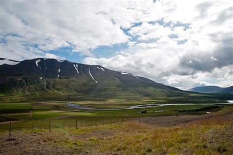 전형적인 아이슬란드 풍경 야생의 자연 바위와 관목 강 및 호수 0명에 대한 스톡 사진 및 기타 이미지 0명 관광 농업 Istock