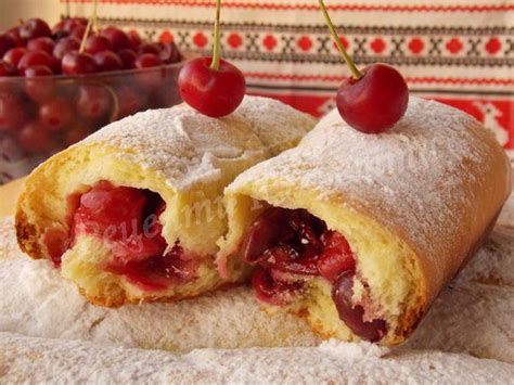 Печені пиріжки з вишнями із дріжджового тіста Recept Recept