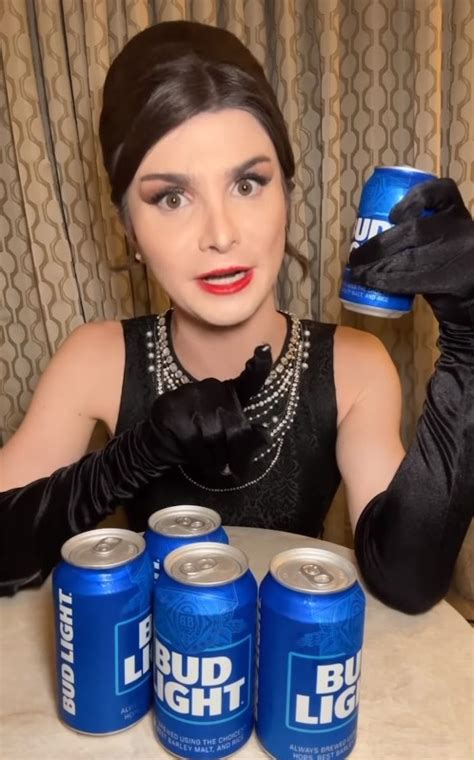 Joe Rogan Wades Back Into Bud Light Controversy And Blasts Influencer Dylan Mulvaney The US Sun