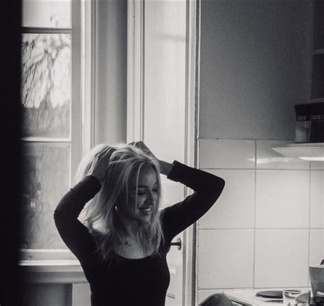 Premiär Nea Eini Mood Popmuzik