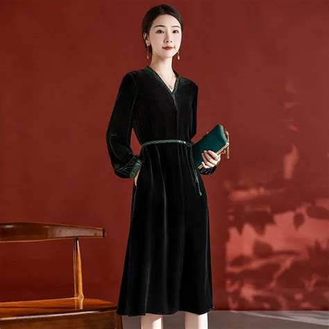 Plus Size Long Sleeve Velvet Dress 2024 Spring Waist Tight Elegant