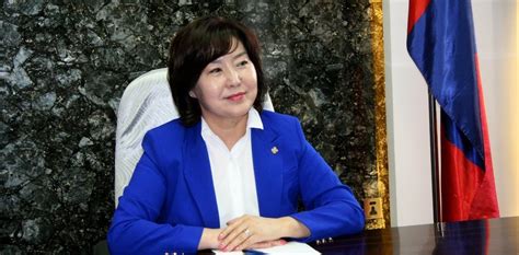 Д Сарангэрэл ”Улны айлууд” гэж болгоомжгүй үг хэлсэнд уучлаарай