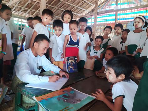 မြောက်ဦးမြို့ ယာယီခိုလှုံရာစခန်းမှ ကျောင်းသား၊ကျောင်းသူများ