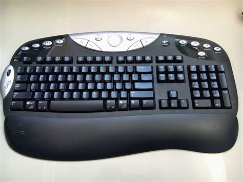 Logitech Cordless Keyboard And Mouse 電腦＆科技 電腦周邊及配件 電腦滑鼠及相關產品 Carousell