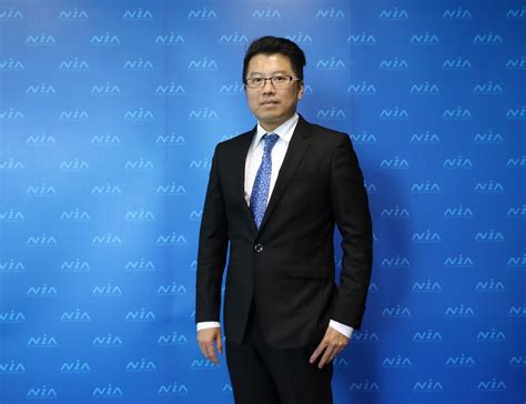 ดร พันธุ์อาจ ชัยรัตน์ The Eleader