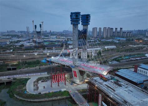 湖北襄阳襄北编组站大桥再次完成转体 人民图片网