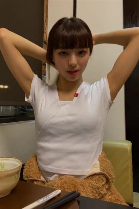 머리 묶고 오물오물 밥 먹는 Itzy 있지 유나 움짤