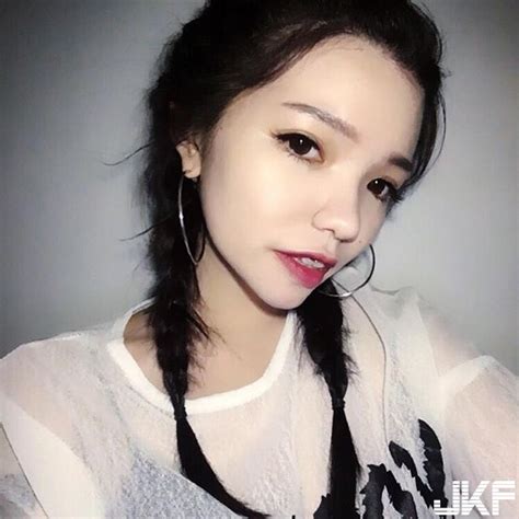 个性女孩 王淯 性感的修长美腿 和一双超级电眼 宅男番号吧