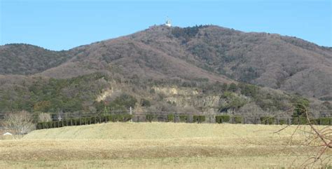 小田城から見た宝筐山電波塔が建つ場所であるここからの比高約450m高いバカバカしくて登れるか