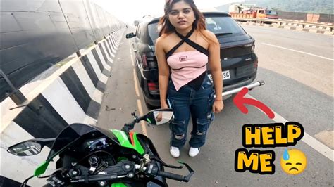 Girl Needs Help On Highway 😱 Petrol Khatam Ho Gya 😱 Youtube