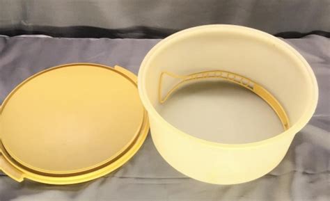 Tupperware Cake Server Container Live And Online Auctions On