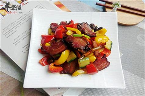 彩椒炒腊肉保护心血管抗衰老 苹果绿