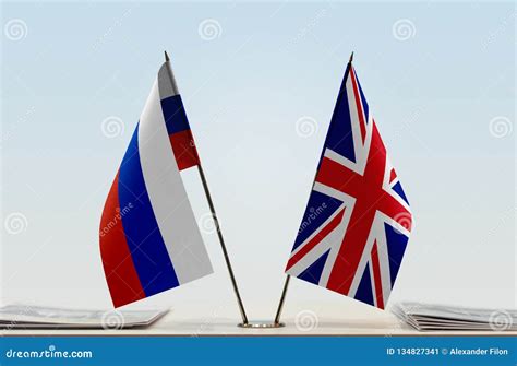 Banderas De Rusia Y De Reino Unido Imagen De Archivo Imagen De