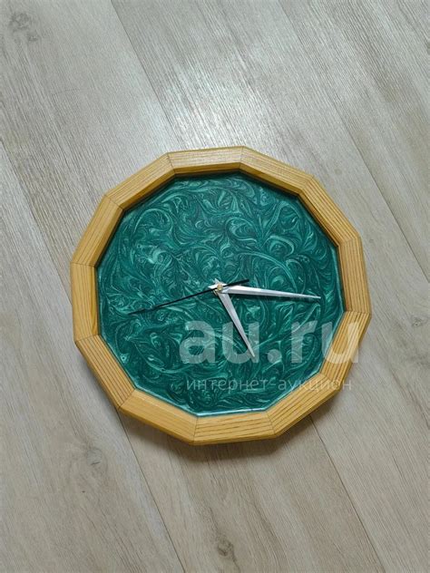 Часы — купить в Красноярске Состояние Б у Часы настенные настольные на интернет аукционе