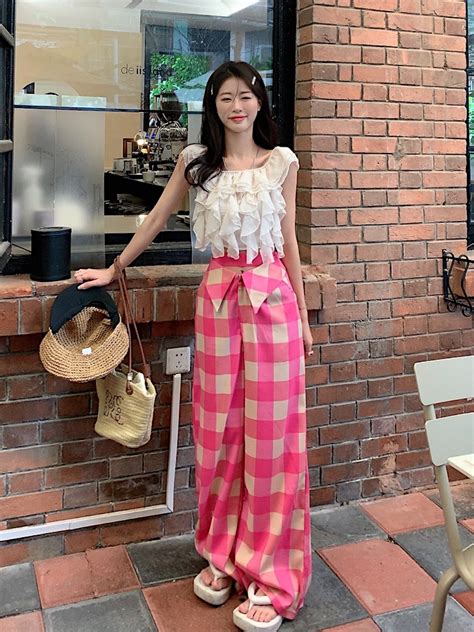 레트로 핑크 체크 와이드 팬츠 로우 라이즈 러블리 페미닌 빈티지 하이틴 무드 체크 무늬 패턴 힙한 유니크 레트로 스트레이트 하이 웨스트 귀여운 캐주얼 홍대 합정 상수