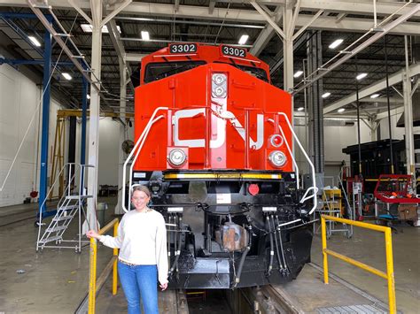 Wabtec Celebrates 10 Years In Fort Worth Railway Age