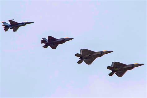 Deadly Trio Of F 22 Raptor F 35 Lightning Ii And F 16 Falcon Mesmerize