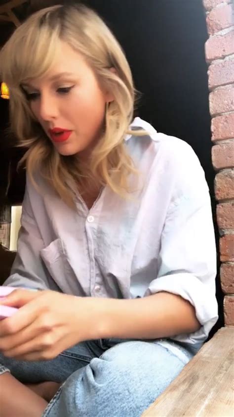 Pin By Lefthandedviolinist Department On Taylor Swift Random Pictures