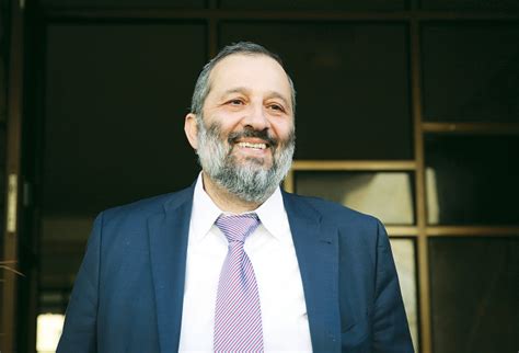 משחק השחמט של דרעי בין תמיכה בעסקת החטופים לניווט פוליטי עתידי מעריב