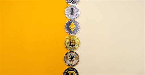 Litecoin 가상 화폐 경제적 변화 경제혁명 금융 금융 기호 금화 기술 노란색 배경 단조 로움 도그 코인 돈 돈의 미래 동전 동전 디자인