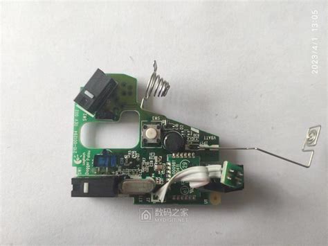 清理罗技无线鼠标M185 拆机乐园 数码之家