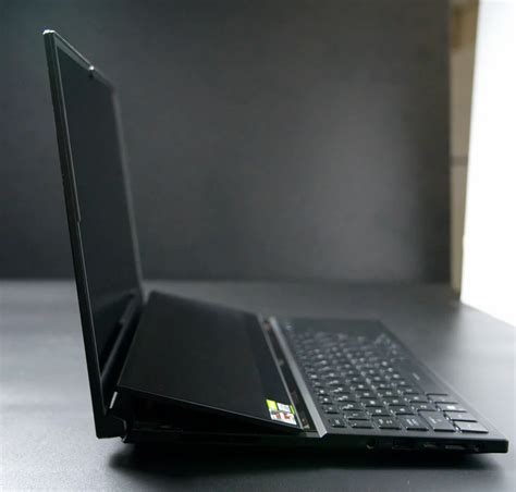 Asus Rog Zephyrus Duo Qhd Ghz Ryzen X Gb Tb Rtx Ti At Rs Asus