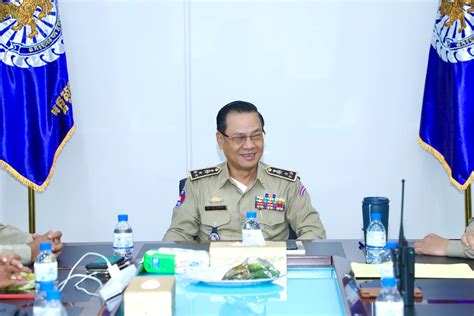 ឧត្តមសេនីយ៍ឯក អ៉ី សុខឃី និងឧត្តមសេនីយ៍ឯក ជា ពៅ ដឹកនាំក្រុមទី២ វេនប្រចាំបញ្ជារបស់លេខាធិការដ្ឋាន