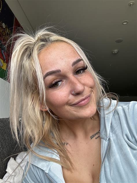 Feeling Cute Today🤍 R Freckledgirls