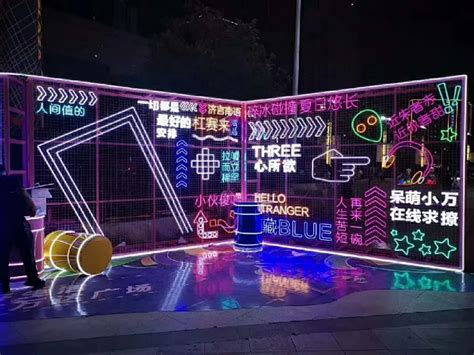 霓虹灯墙面造型定制！春节美陈亮化工程装饰 花瓣网