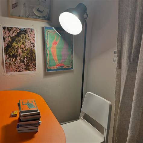 큰새 독립서점 집 청소를 하고 차분히 앉아서 신간 책을 하나씩 읽고 있음 날도 좋고 하늘은 가을이고 뭉실 뭉실 해지는 매음 Instagram