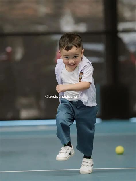 Gantengnya Cipung Pakai Seragam Sma Potretnya Bikin Dilan Bisa Minder Entertainment Fimela Com