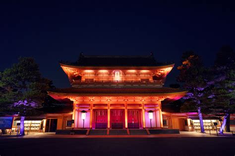 京都の夜を彩るNAKEDヨルモウデ 2022 平安神宮ディスタンス提灯片手に参拝し光のアートを体験 トラベル Watch