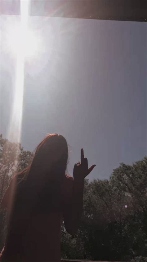 Instagram Poses No Face Shown Inspiration Timer Pic In Photography Poses Grunge