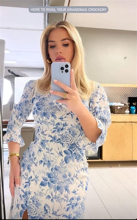 Selfie In A Dress R Gracefituk