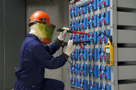 What Should The Voltage Of A Ups Battery Be