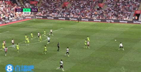 麦克托米奈禁区手球，主裁表示没有问题腾讯新闻