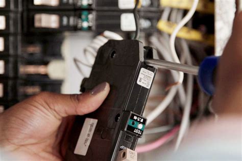 How To Remove A Circuit Breaker Safely