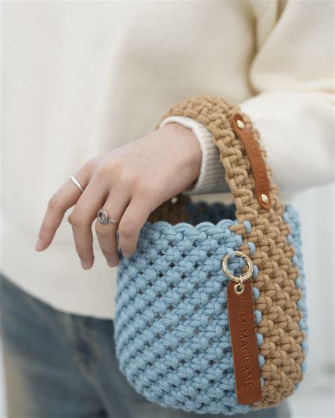 이음마크라메 책 3권이 넉넉히 들어가는 사이즈의 가방📚 햇살 좋은계절 ️ 책과 함께 바람을 느껴보아요 🌿실용마크라메연구협회의 소중한 디자인입니다 🌿