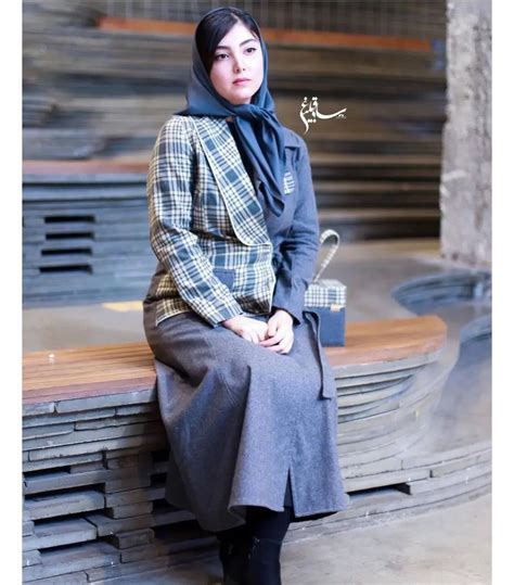 مامان زیبا کرمعلی از خودش زیبا کرمعلی تره؛ یه طاقه پارچه برمیداره میپوشه