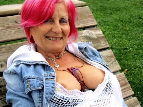 Stunning Women 4 Nice Cleavage Mature Mature Porn Xhamster